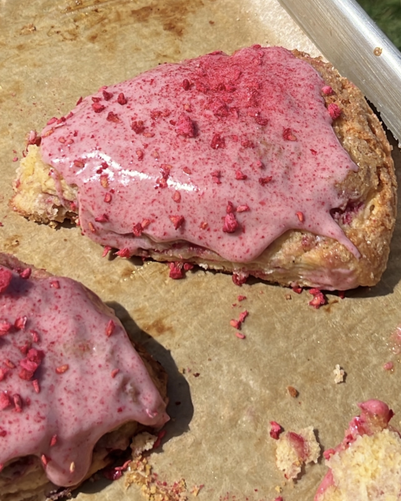 Raspberry Cornmeal Scones - Mariyum